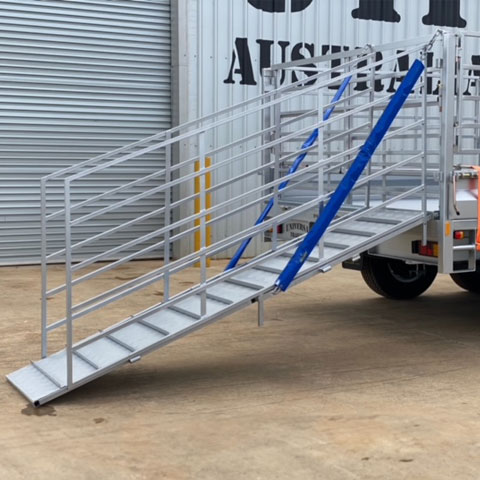 Back-Loading-Ramp-Unfolded - Universal Feeders - USA